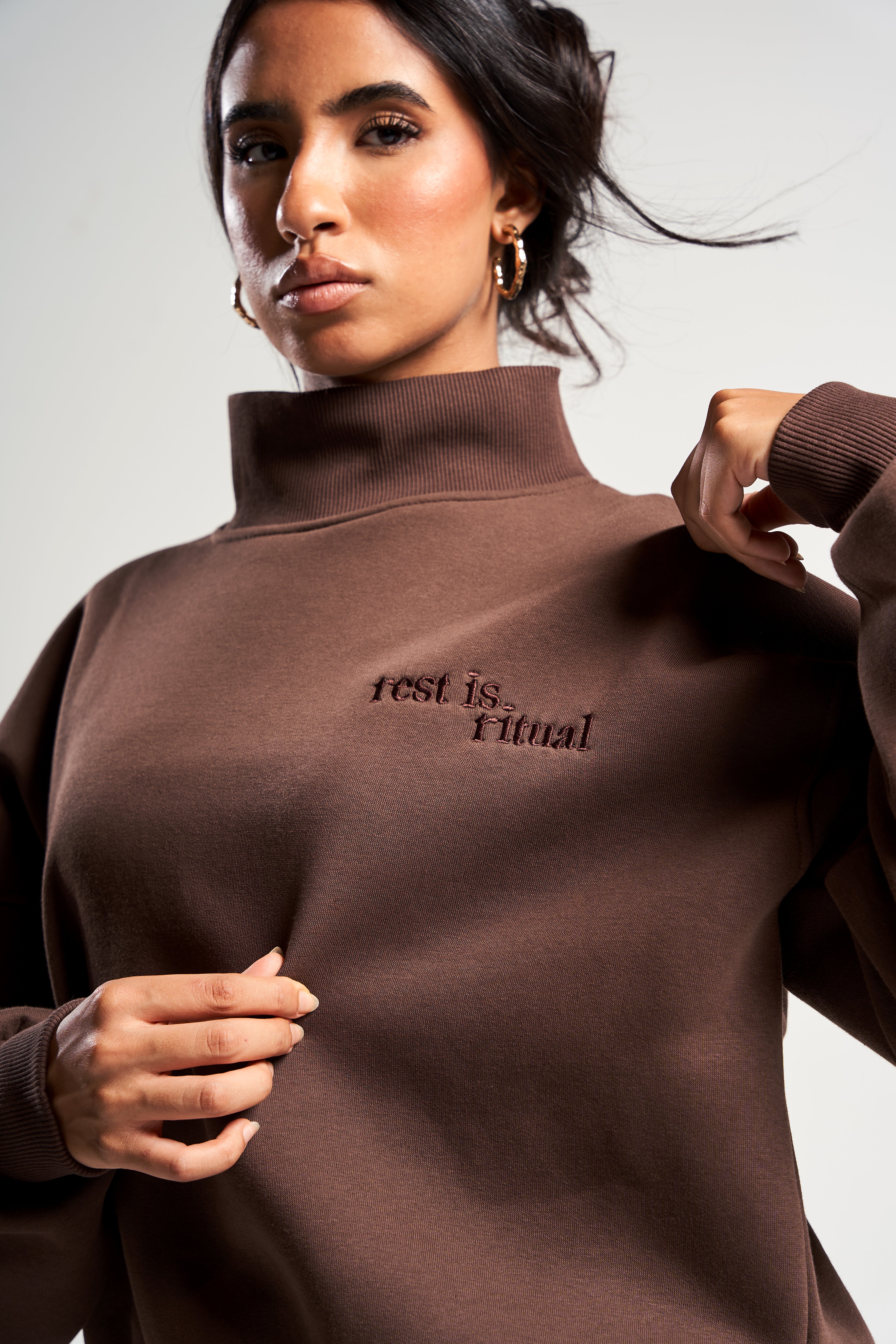 The Go-To Mocha Crew – Evoque.garments